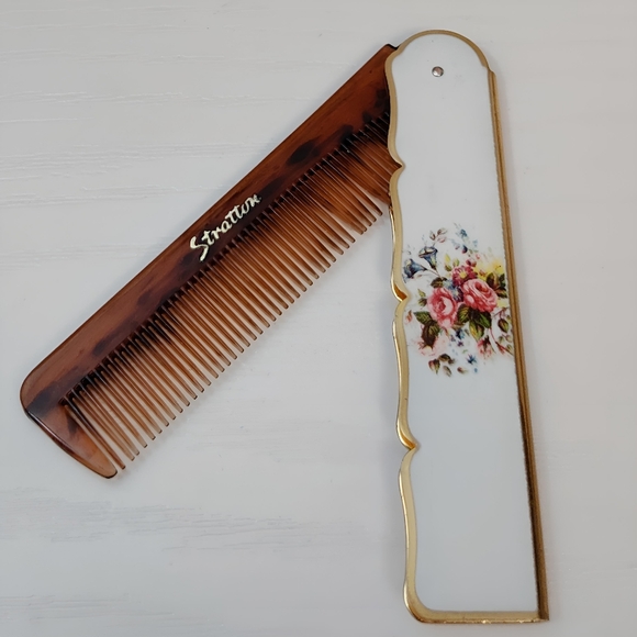 Vintage | Accessories | Vintage Stratton Gold Tone White Enamel Printed ...